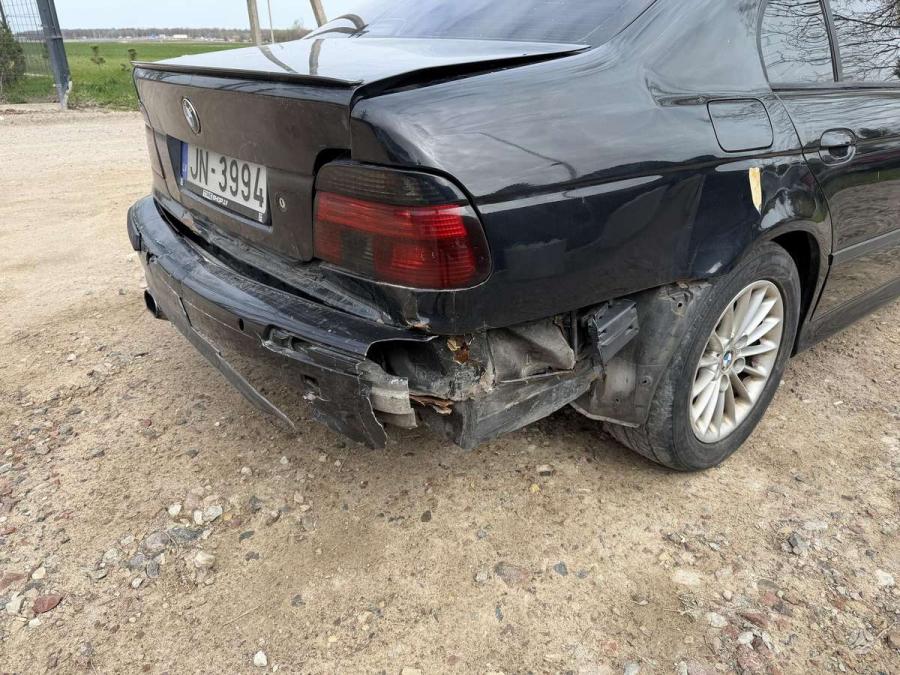 Melns BMW 530 2000 Marijampole, ar dzinēja tilpumu 2.93 L un nobraukumu 402 tūkst. km par 1700 €, foto 10 vietnē AUTOMOTO.COM.LV
