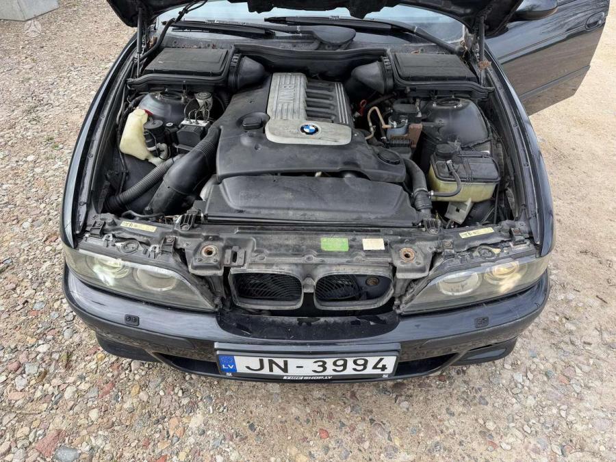 Melns BMW 530 2000 Marijampole, ar dzinēja tilpumu 2.93 L un nobraukumu 402 tūkst. km par 1700 €, foto 12 vietnē AUTOMOTO.COM.LV