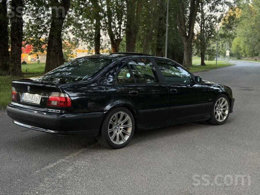 Black BMW 530 2000 in Riga, with an engine capacity of 3.00 L and mileage of 378 thousand km for 2200 €, photo 5 on AUTOMOTO.COM.LV