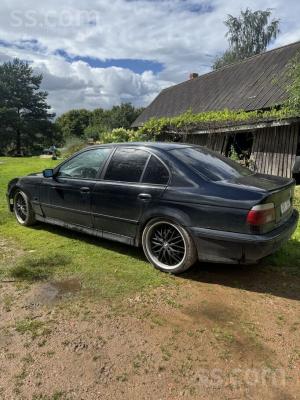Melns BMW 530 2000 Preiļi, ar dzinēja tilpumu 3.00 L un nobraukumu 513 tūkst. km par 1350 €, foto 3 vietnē AUTOMOTO.COM.LV