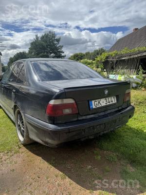 Melns BMW 530 2000 Preiļi, ar dzinēja tilpumu 3.00 L un nobraukumu 513 tūkst. km par 1350 €, foto 4 vietnē AUTOMOTO.COM.LV