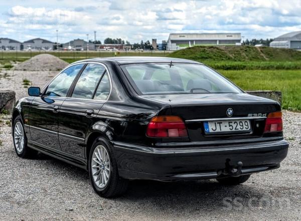 Black BMW 530 2000 in Riga, with an engine capacity of 3.00 L and mileage of 291 thousand km for 3500 €, photo 4 on AUTOMOTO.COM.LV