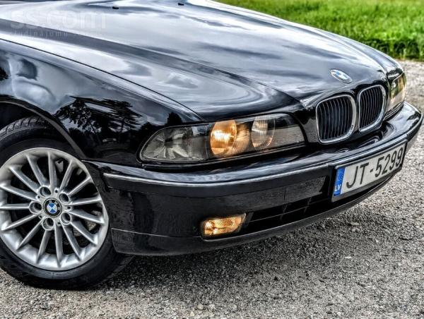 Black BMW 530 2000 in Riga, with an engine capacity of 3.00 L and mileage of 291 thousand km for 3500 €, photo 6 on AUTOMOTO.COM.LV