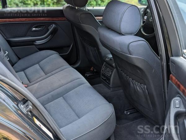 Black BMW 530 2000 in Riga, with an engine capacity of 3.00 L and mileage of 291 thousand km for 3500 €, photo 10 on AUTOMOTO.COM.LV