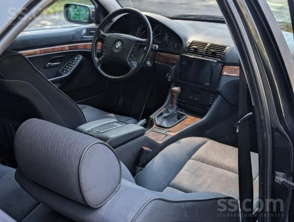 Black BMW 530 2000 in Riga, with an engine capacity of 3.00 L and mileage of 291 thousand km for 3500 €, photo 11 on AUTOMOTO.COM.LV