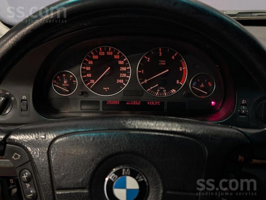 Melns BMW 530 2000 Jūrmala, ar dzinēja tilpumu 3.00 L un nobraukumu 292 tūkst. km par 3950 €, foto 17 vietnē AUTOMOTO.COM.LV