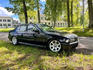 Black BMW 530 2001 in Valmiera, with an engine capacity of 3.00 L and mileage of 467 thousand km for 3000 €, photo 1 on AUTOMOTO.COM.LV