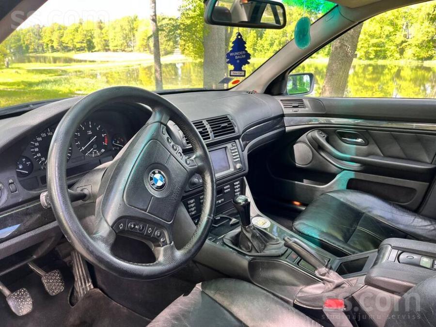 Black BMW 530 2001 in Valmiera, with an engine capacity of 3.00 L and mileage of 467 thousand km for 10699 €, photo 5 on AUTOMOTO.COM.LV
