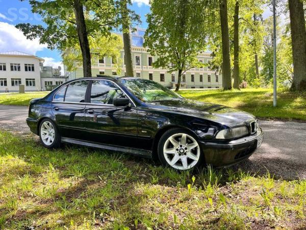 Black BMW 530 2001 in Valmiera, with an engine capacity of 3.00 L and mileage of 467 thousand km for 3250 €, photo 4 on AUTOMOTO.COM.LV