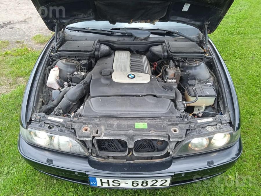 Black BMW 530 2001 in Valmiera, with an engine capacity of 3.00 L and mileage of 460 thousand km for 2850 €, photo 1 on AUTOMOTO.COM.LV