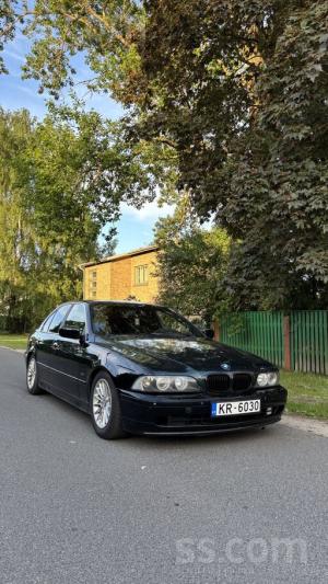 Melns BMW 530 2001 Rīga, ar dzinēja tilpumu 3.00 L un nobraukumu 331 tūkst. km par 4000 €, foto  vietnē AUTOMOTO.COM.LV