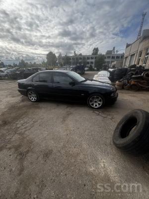 Black BMW 530 2001 in Jekabpils, with an engine capacity of 3.00 L and mileage of 418 thousand km for 1000 €, photo  on AUTOMOTO.COM.LV