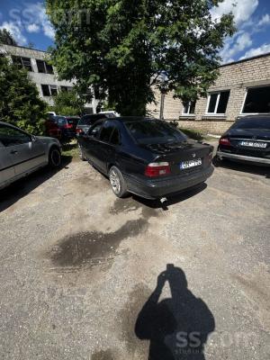 Black BMW 530 2001 in Jekabpils, with an engine capacity of 3.00 L and mileage of 418 thousand km for 1000 €, photo 4 on AUTOMOTO.COM.LV