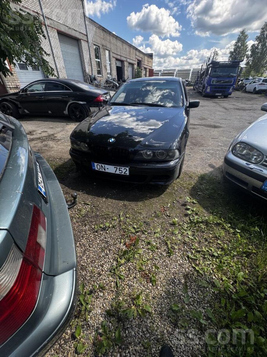 Black BMW 530 2001 in Jekabpils, with an engine capacity of 3.00 L and mileage of 418 thousand km for 1000 €, photo 7 on AUTOMOTO.COM.LV