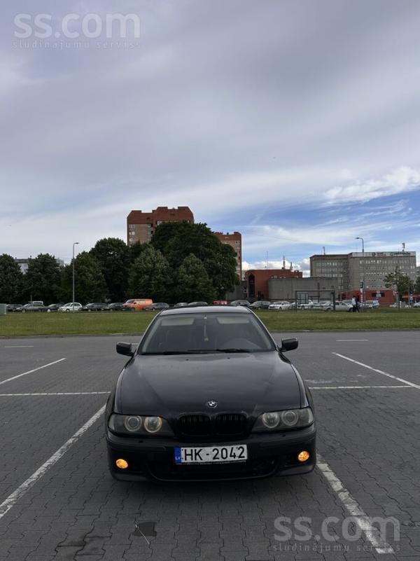 Black BMW 530 2001 in Riga, with an engine capacity of 3.00 L and mileage of 397 thousand km for 1950 €, photo 1 on AUTOMOTO.COM.LV