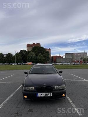 Melns BMW 530 2001 Rēzekne, ar dzinēja tilpumu 3.00 L un nobraukumu 397 tūkst. km par 1750 €, foto  vietnē AUTOMOTO.COM.LV