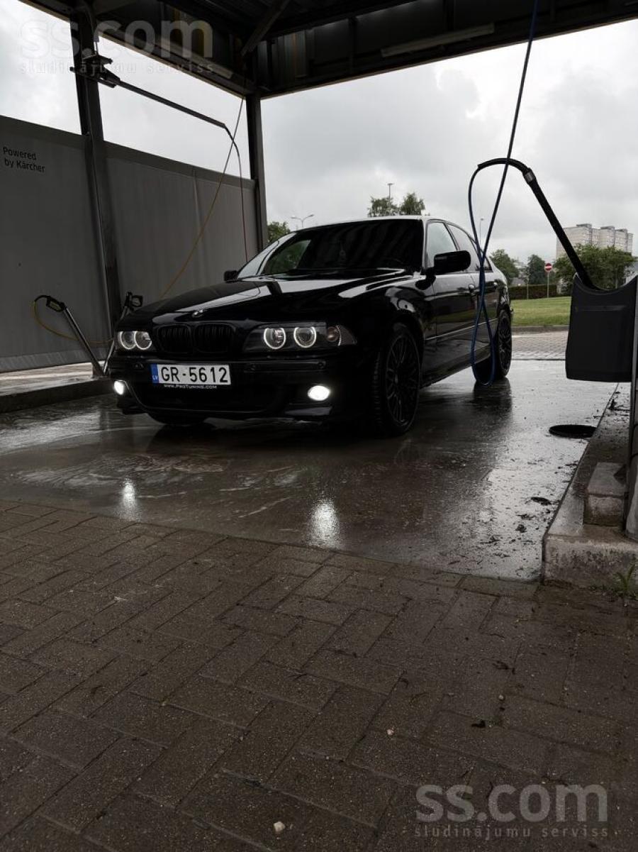 Melns BMW 530 2001 Liepāja, ar dzinēja tilpumu 3.00 L un nobraukumu 331 tūkst. km par 4300 €, foto 1 vietnē AUTOMOTO.COM.LV