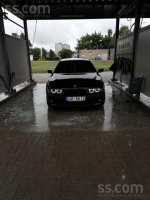 Melns BMW 530 2001 Liepāja, ar dzinēja tilpumu 3.00 L un nobraukumu 331 tūkst. km par 4300 €, foto  vietnē AUTOMOTO.COM.LV