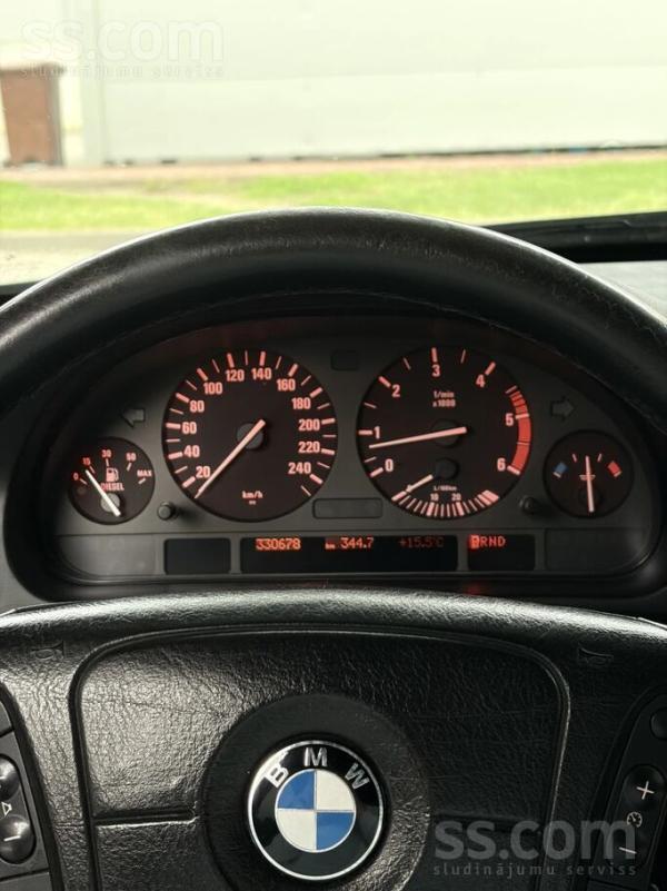 Melns BMW 530 2001 Liepāja, ar dzinēja tilpumu 3.00 L un nobraukumu 331 tūkst. km par 4300 €, foto 8 vietnē AUTOMOTO.COM.LV