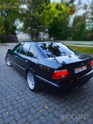 Black BMW 530 2001 in Riga, with an engine capacity of 3.00 L and mileage of 370 thousand km for 2800 €, photo 3 on AUTOMOTO.COM.LV