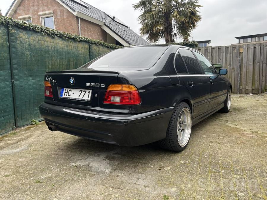 Black BMW 530 2002 in Riga, with an engine capacity of 3.00 L and mileage of 330 thousand km for 9990 €, photo 2 on AUTOMOTO.COM.LV