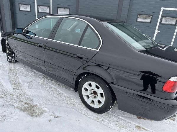 Melns BMW 530 2002 Viļņa, ar dzinēja tilpumu 3.00 L un nobraukumu 524 tūkst. km par 4200 €, foto 8 vietnē AUTOMOTO.COM.LV