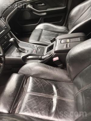 Black BMW 530 2002 in Ludza, with an engine capacity of 3.00 L and mileage of 450 thousand km for 1300 €, photo 4 on AUTOMOTO.COM.LV