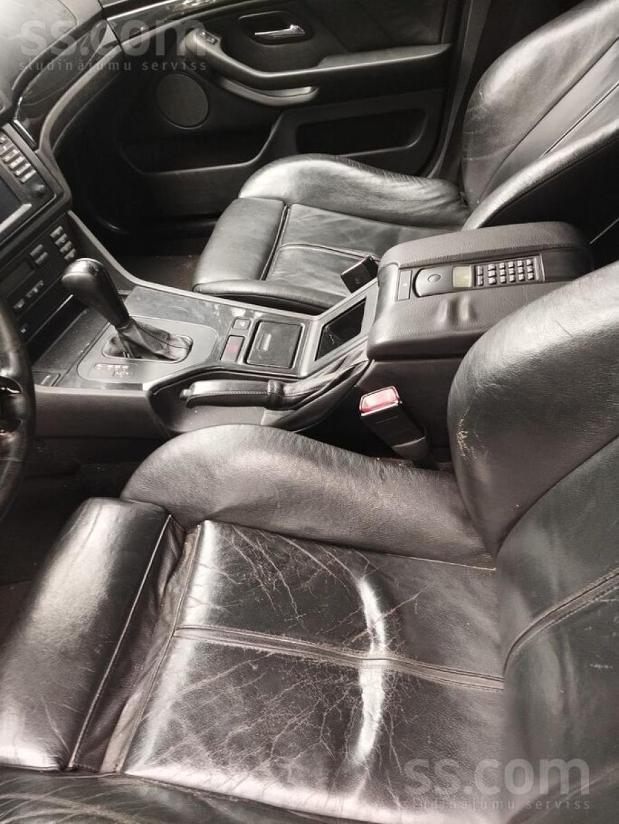 Black BMW 530 2002 in Ludza, with an engine capacity of 3.00 L and mileage of 450 thousand km for 1300 €, photo 4 on AUTOMOTO.COM.LV