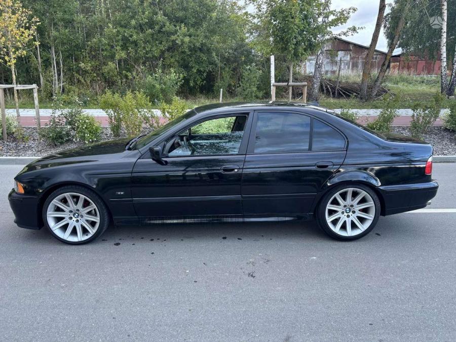 Melns BMW 530 2002 Viļņa, ar dzinēja tilpumu 2.93 L un nobraukumu 425 tūkst. km par 4200 €, foto 4 vietnē AUTOMOTO.COM.LV