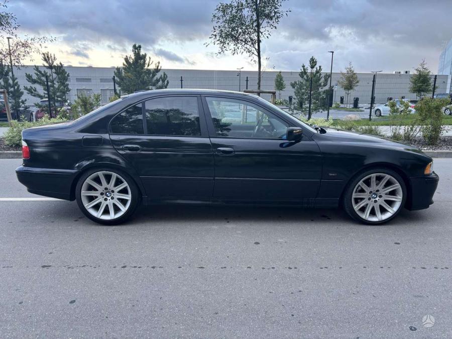 Melns BMW 530 2002 Viļņa, ar dzinēja tilpumu 2.93 L un nobraukumu 425 tūkst. km par 4200 €, foto 8 vietnē AUTOMOTO.COM.LV