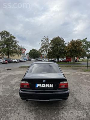 Melns BMW 530 2002 Rīga, ar dzinēja tilpumu 3.00 L un nobraukumu 451 tūkst. km par 5400 €, foto  vietnē AUTOMOTO.COM.LV