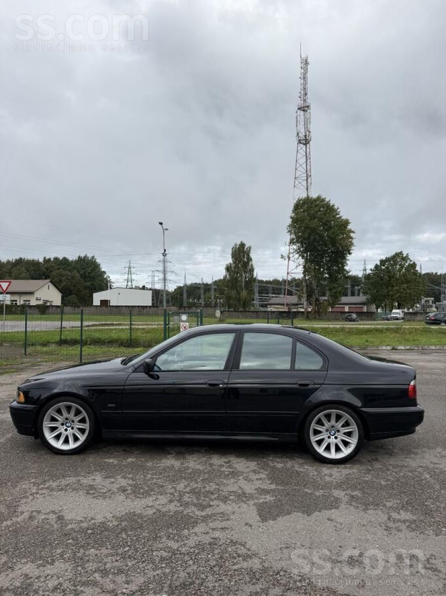 Black BMW 530 2002 in Riga, with an engine capacity of 3.00 L and mileage of 451 thousand km for 5400 €, photo 4 on AUTOMOTO.COM.LV