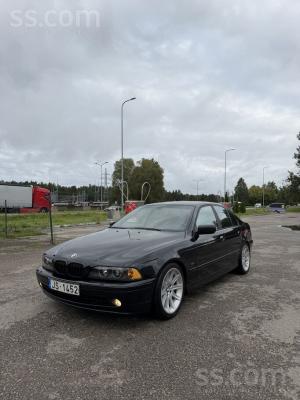 Black BMW 530 2002 in Riga, with an engine capacity of 3.00 L and mileage of 451 thousand km for 5400 €, photo 5 on AUTOMOTO.COM.LV
