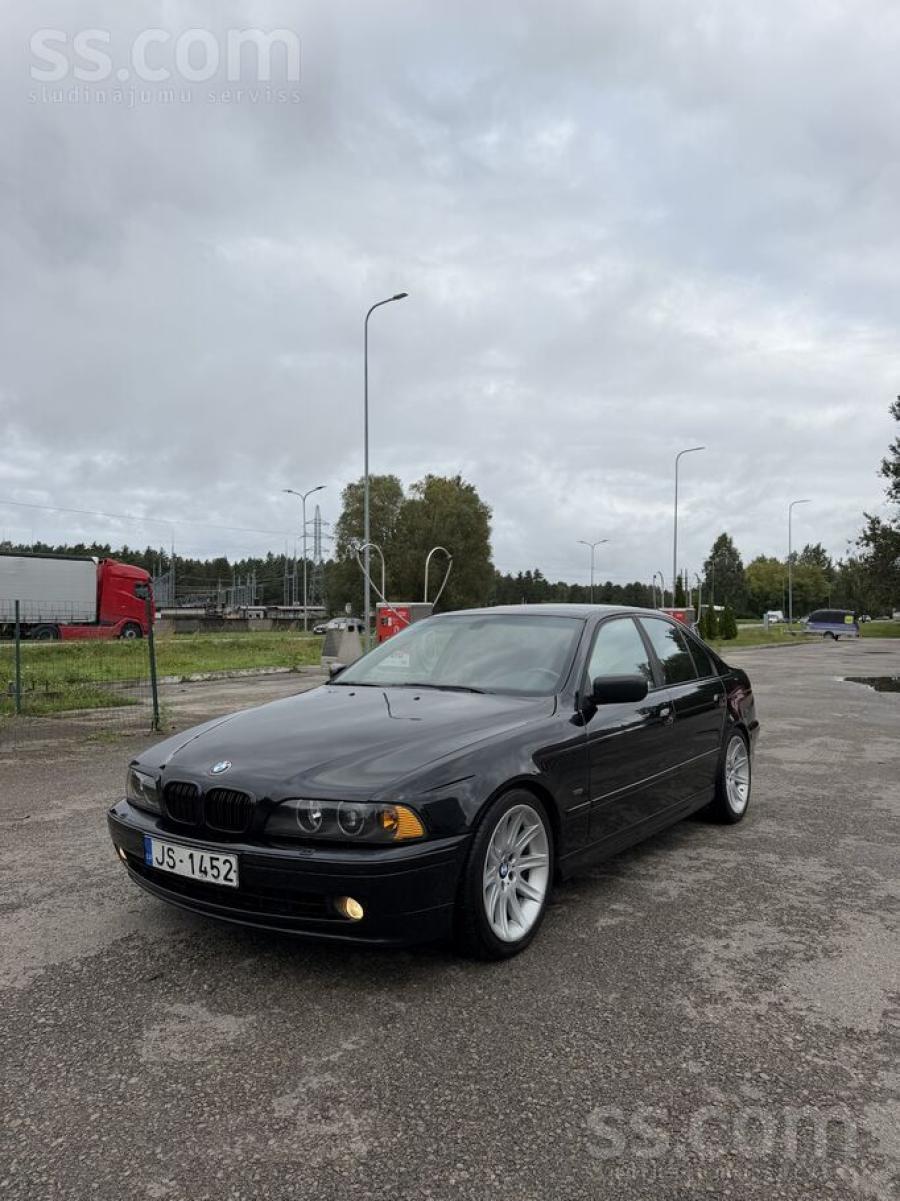 Black BMW 530 2002 in Riga, with an engine capacity of 3.00 L and mileage of 451 thousand km for 5400 €, photo 5 on AUTOMOTO.COM.LV