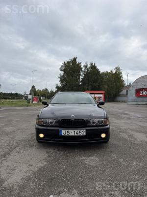 Black BMW 530 2002 in Riga, with an engine capacity of 3.00 L and mileage of 451 thousand km for 5400 €, photo 6 on AUTOMOTO.COM.LV