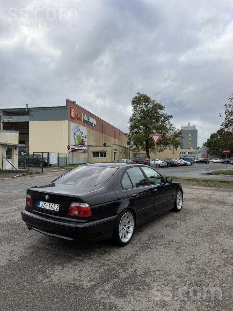 Black BMW 530 2002 in Riga, with an engine capacity of 3.00 L and mileage of 451 thousand km for 5400 €, photo 9 on AUTOMOTO.COM.LV