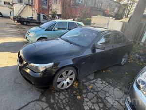 Melns BMW 530 2002 Rīga, ar dzinēja tilpumu 3.00 L un nobraukumu 473 tūkst. km par 2550 €, foto  vietnē AUTOMOTO.COM.LV