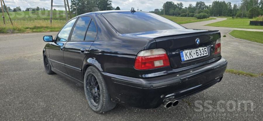 Black BMW 530 2003 in Riga, with an engine capacity of 3.00 L and mileage of 374 thousand km for 3900 €, photo 5 on AUTOMOTO.COM.LV