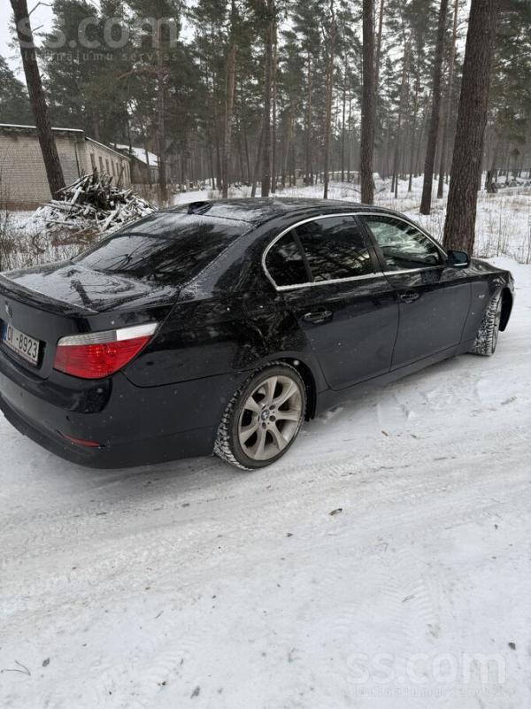 Black BMW 530 2003 in Riga, with an engine capacity of 3.00 L and mileage of 274 thousand km for 3200 €, photo 4 on AUTOMOTO.COM.LV