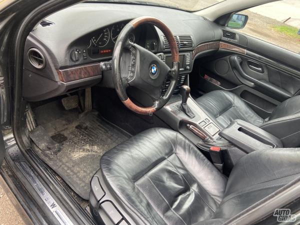 Black BMW 530 2003 in Kaunas, with an engine capacity of 3.00 L and mileage of 316 thousand km for 2500 €, photo 2 on AUTOMOTO.COM.LV