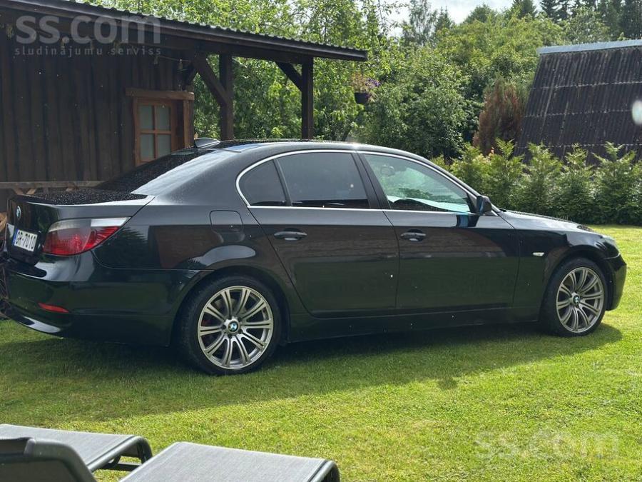 Black BMW 530 2003 in Riga, with an engine capacity of 3.00 L and mileage of 346 thousand km for 3500 €, photo 3 on AUTOMOTO.COM.LV