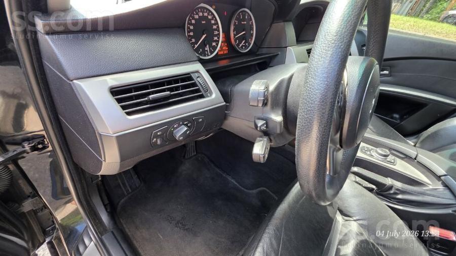 Black BMW 530 2003 in Jurmala, with an engine capacity of 3.00 L and mileage of 294 thousand km for 5500 €, photo 13 on AUTOMOTO.COM.LV