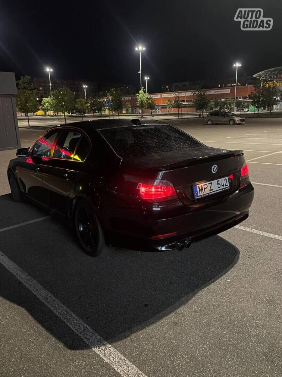 Melns BMW 530 2003 Viļņa, ar dzinēja tilpumu 3.00 L un nobraukumu 480 tūkst. km par 2700 €, foto 4 vietnē AUTOMOTO.COM.LV