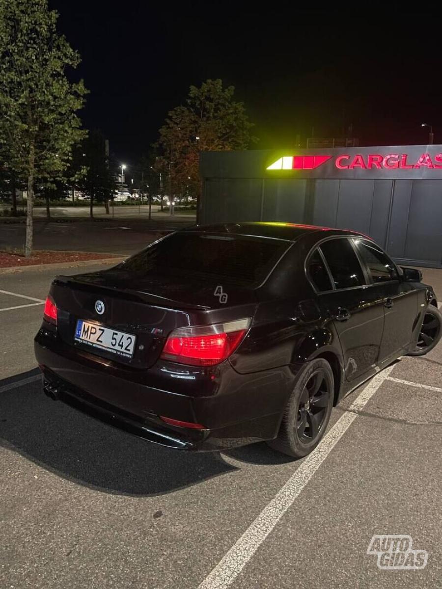 Melns BMW 530 2003 Viļņa, ar dzinēja tilpumu 3.00 L un nobraukumu 480 tūkst. km par 2700 €, foto 5 vietnē AUTOMOTO.COM.LV