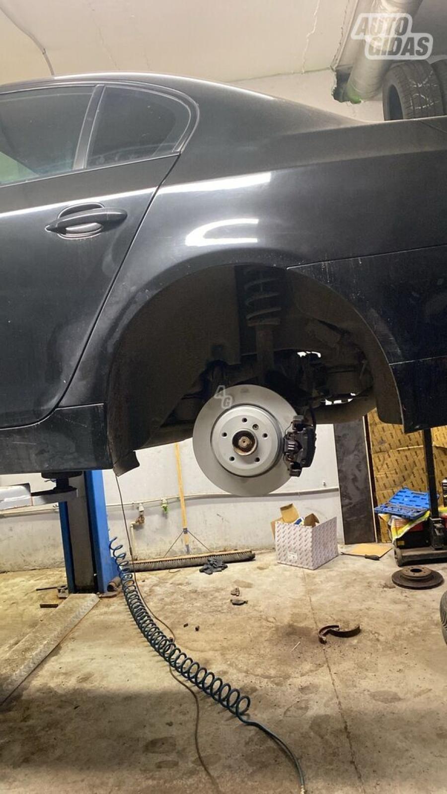 Melns BMW 530 2003 Viļņa, ar dzinēja tilpumu 3.00 L un nobraukumu 480 tūkst. km par 2700 €, foto 7 vietnē AUTOMOTO.COM.LV