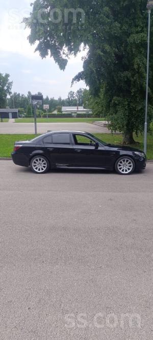 Black BMW 530 2003 in Tukums, with an engine capacity of 3.00 L and mileage of 400 thousand km for 5400 €, photo 6 on AUTOMOTO.COM.LV
