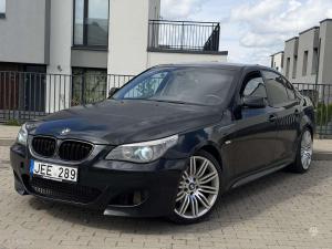 Melns BMW 530 2003 Viļņa, ar dzinēja tilpumu 3.00 L un nobraukumu 299 tūkst. km par 2100 €, foto  vietnē AUTOMOTO.COM.LV