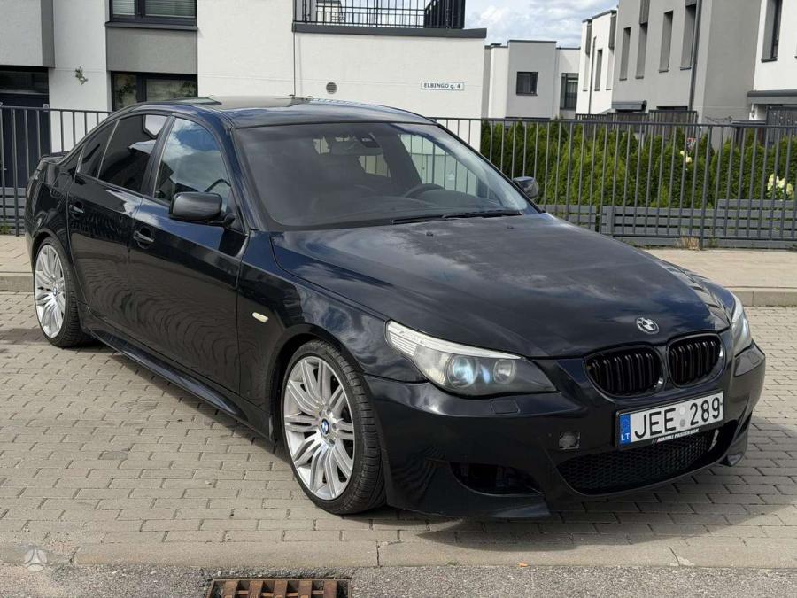 Black BMW 530 2003 in Vilnius, with an engine capacity of 3.00 L and mileage of 299 thousand km for 2100 €, photo 4 on AUTOMOTO.COM.LV