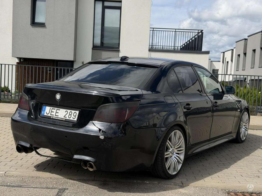 Black BMW 530 2003 in Vilnius, with an engine capacity of 3.00 L and mileage of 299 thousand km for 2100 €, photo 7 on AUTOMOTO.COM.LV