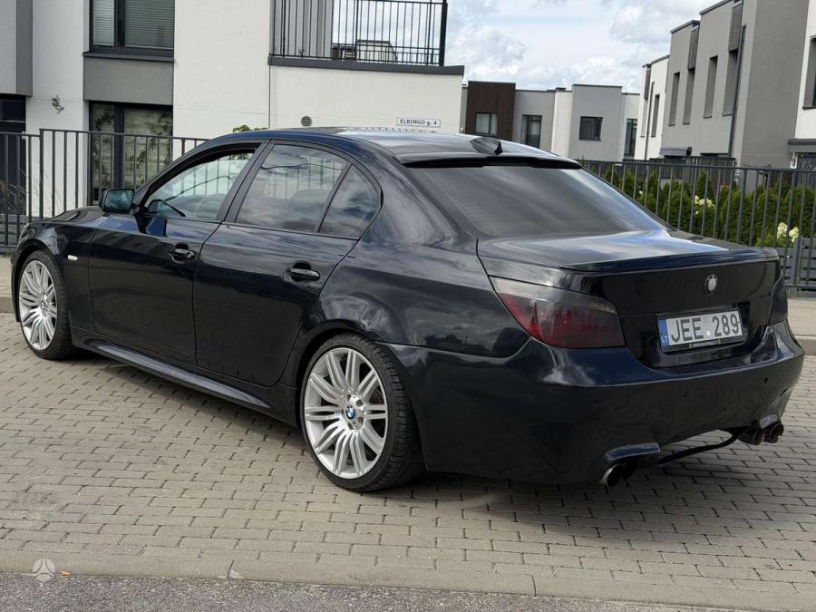 Black BMW 530 2003 in Vilnius, with an engine capacity of 3.00 L and mileage of 299 thousand km for 2100 €, photo 9 on AUTOMOTO.COM.LV